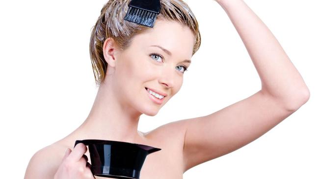 Beauties Perlu Tahu, Ini Do's and Don'ts Mewarnai Rambut Sendiri di Rumah!