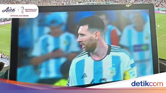 Lionel Messi Tersenyum Lebar Lagi