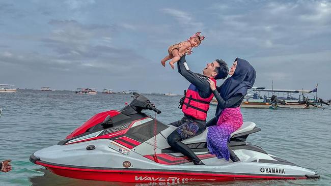 5 Potret Ria Ricis Ajak Moana Naik Jetski di Usia 5 Bulan, Tuai Pro Kontra Netizen - Foto 1