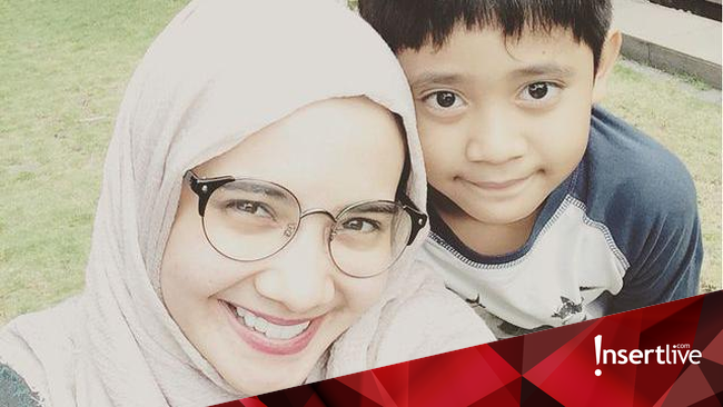 Potret Zaskia Sungkar & Anak Angkat yang Jarang Terekspos