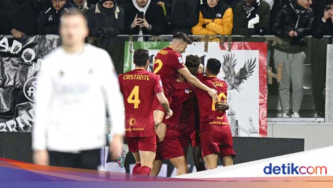 Spezia Vs AS Roma: I Lupi Menang 2-0 Spezia Vs AS Roma: I Lupi Menang 2-0