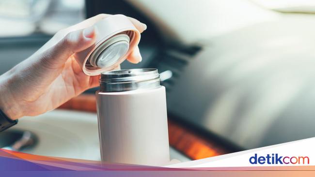 Karyawan SCBD Bergaya dengan Tumbler Sultan
