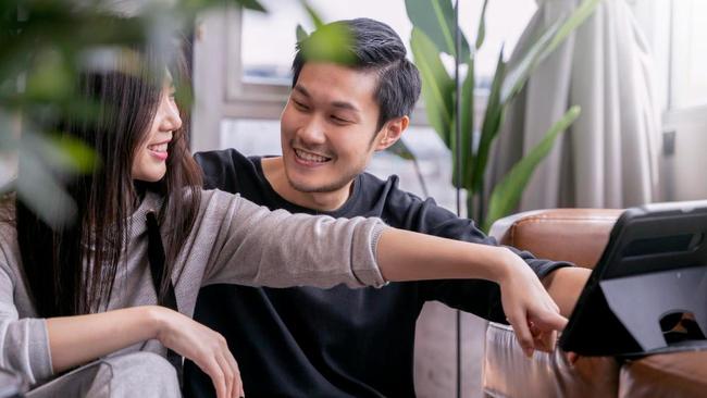 6 Tanda Pria Gemini Lagi Jatuh Cinta denganmu!