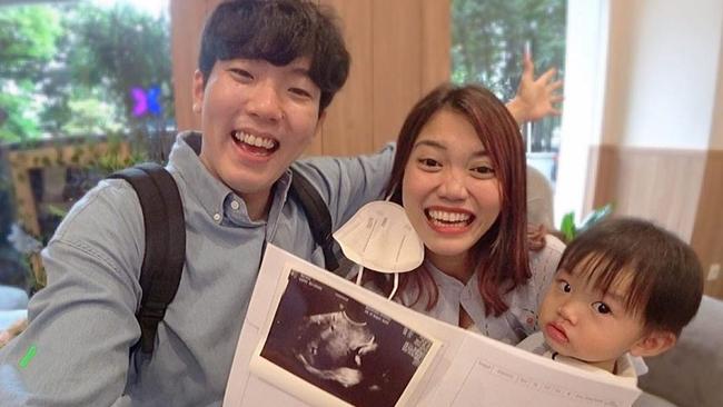 7 Potret Kehamilan Kedua YouTuber Tara dan Woni, Tak Sabar Sambut ...