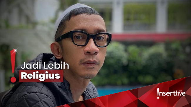 Transformasi Gaya Aming, Dandan ala Wanita hingga Tampil Pakai Peci