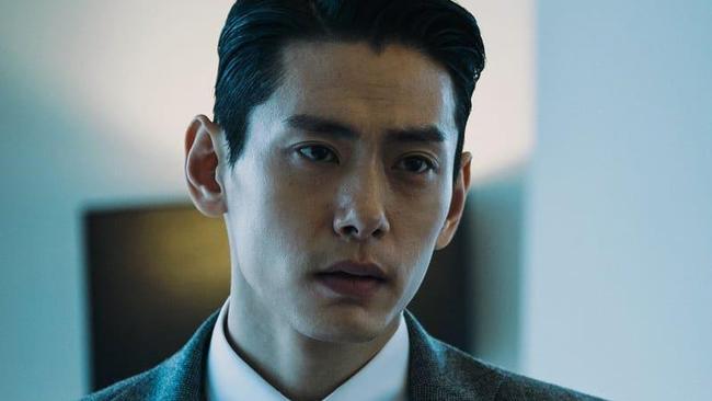 5 Potret Teo Yoo, Aktor Korea Pertama yang Masuk Nominasi Aktor Terbaik ...