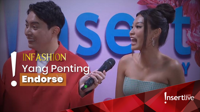 Patricia Gouw Setia Kenakan Baju Rancangan Yogi Pratama