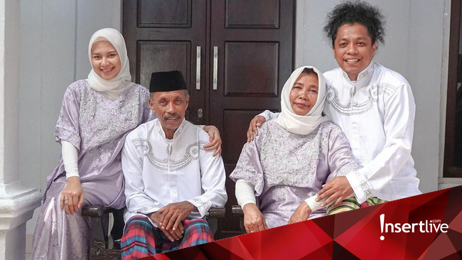 7 Potret Indah Permatasari dengan Keluarga Arie Kriting Penuh Kehangatan