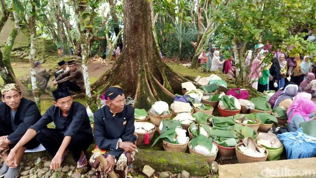 Mengenal Nyadran, Tradisi Ziarah Kubur oleh Masyarakat Jawa Menjelang Bulan Ramadan, Kamu ...