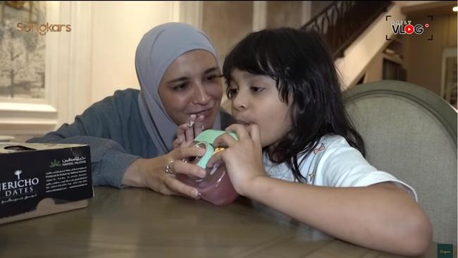 Sweet! 7 Potret Adam Putra Shireen Sungkar Apresiasi Adiknya yang Kuat ...