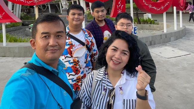 7 Potret Joy Tobing Bersama Suami Perwira TNI & Tiga Anak Sambung - Foto 1