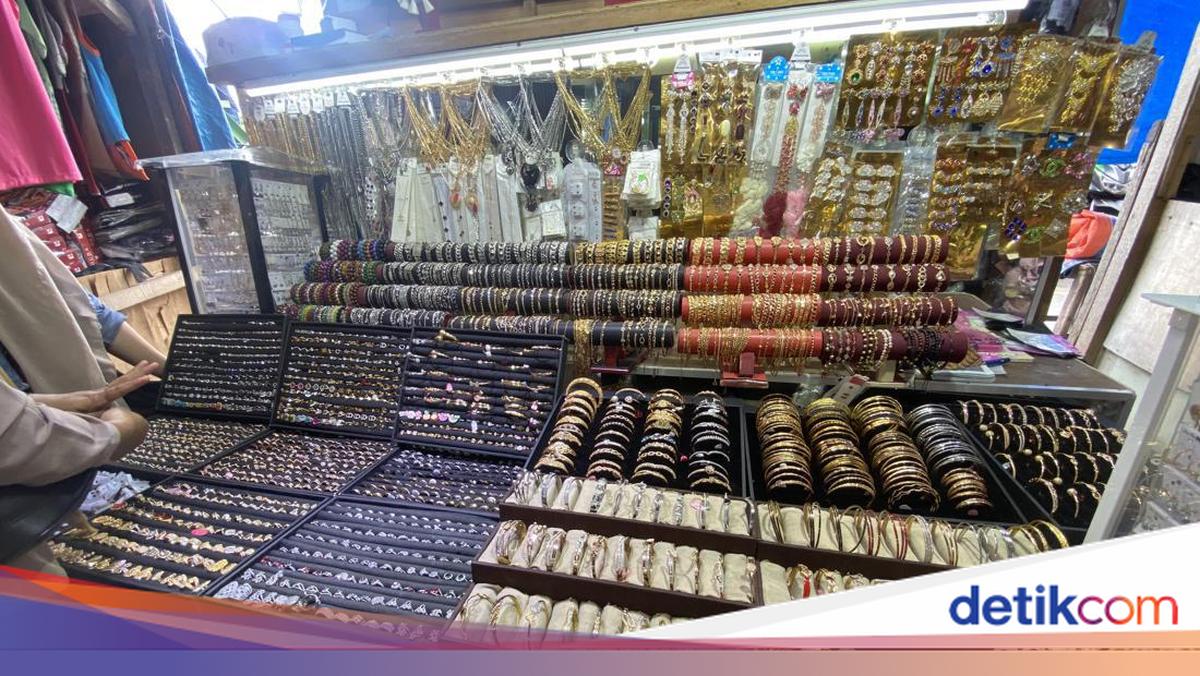 Menjemput Rezeki dari Emas Imitasi