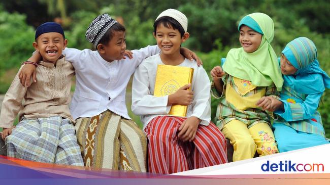 7 Adab Berteman Menurut Islam, Perhatikan Ya!