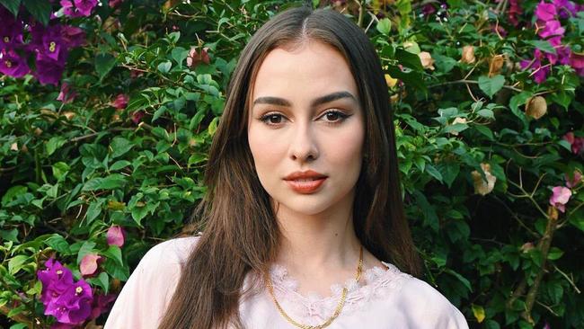 7 Potret Aktris Cantik Malaysia Anna Jobling yang Ingin Berkarier di ...