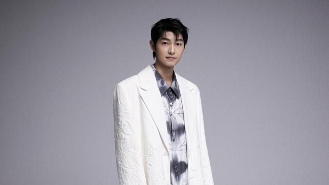 Song Joong Ki Terpilih Jadi Brand Ambassador Baru Louis Vuitton, Ini Potretnya!