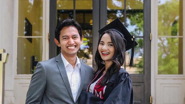 Terpopuler: 5 Potret Sabrina Istri Belva Devara Lulus S2 dari Salah Satu Kampus Terbaik Dunia