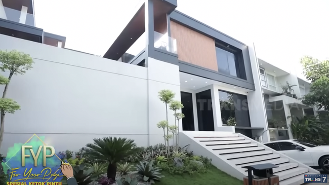 7 Potret Rumah Verrel Bramasta, Ditaksir Lebih dari Rp20 M - Foto 1