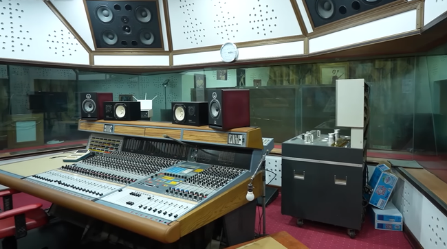 7 Potret Studio Musik dan Kantor Rhoma Irama yang Megah dan Luas - Foto 1