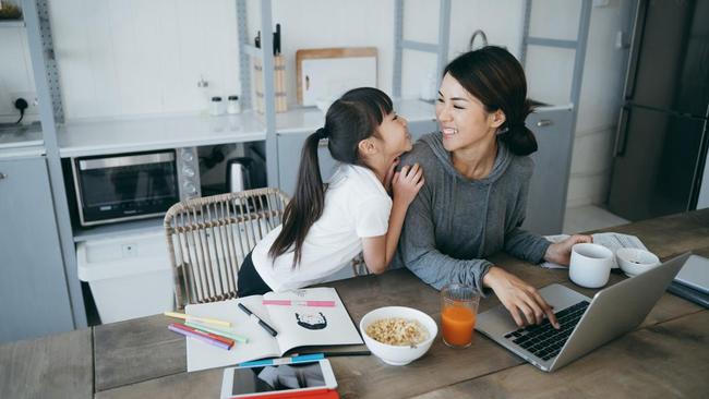 3 Contoh Working Mom Shaming yang Sering Terdengar dan Cara Menghadapinya 3 Contoh Working Mom Shaming yang Sering Terdengar dan Cara Menghadapinya