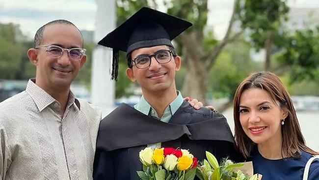 5 Potret Najwa Shihab & Suami Temani Anak Semata Wayang Wisuda di Inggris - Foto 1