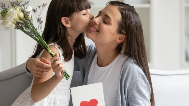 46 Puisi tentang Ibu Terbaik Menyentuh Hati & Penuh Makna