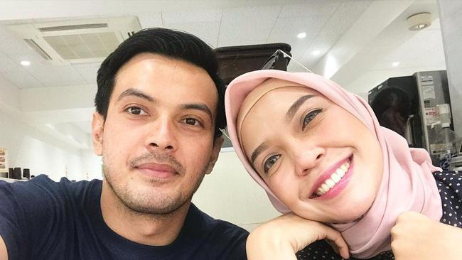 5 Potret Aktor Temmy Rahadi & Istri yang Jarang Tersorot, Sudah Dikaruniai 2 Anak - Foto 1