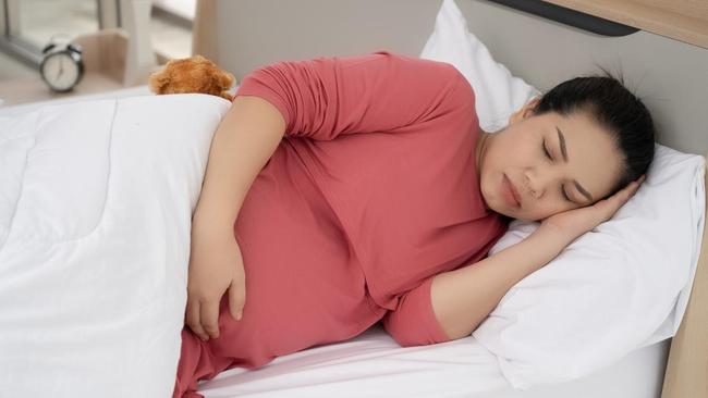 3 Posisi Tidur Bagi Ibu Hamil 9 Bulan Yang Nyaman Agar Persalinan Lancar
