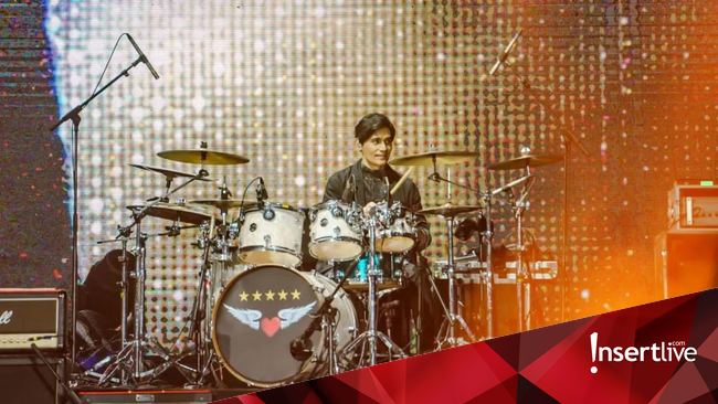 Tyo Nugros membuat penggemar histeris saat tampil di konser Dewa 19 ...