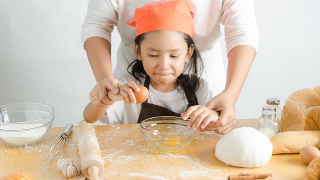 Tren TikTok Pecahkan Telur di Kepala Anak, Dikecam, Jangan Ditiru ya Bun!