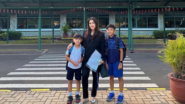 7 Potret Dua Putra Aliya dan Ibas, Ternyata Sudah Beranjak Besar Bun ...