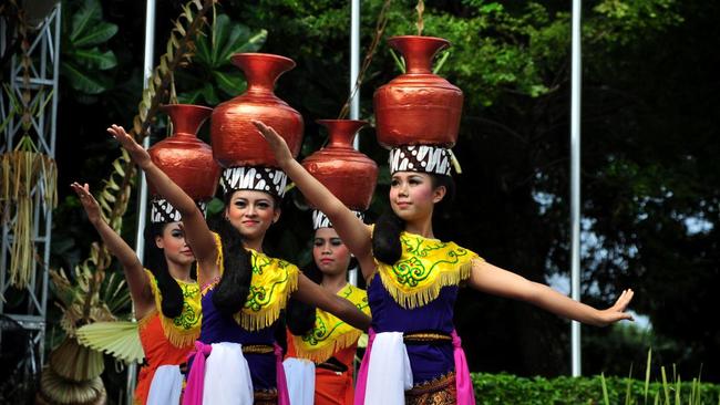 15 Lagu Sunda Terpopuler Sepanjang Masa Beserta Lirik dan Maknanya