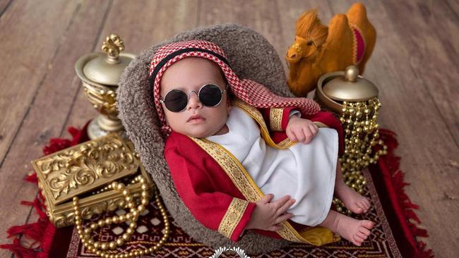 7 Potret Unik Photoshoot Newborn Bayi Artis, Pangeran Arab hingga Gadis ...