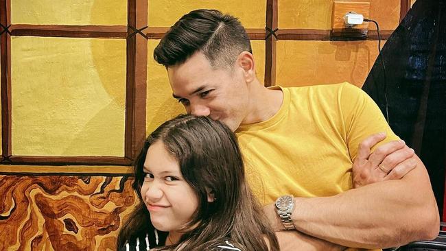 7 Potret Kedekatan Andrew White dengan Sang Putri, Sweet Banget - Foto 1