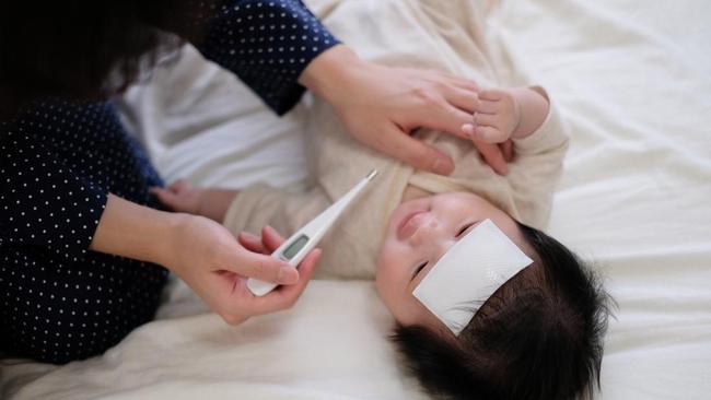 7 Rekomendasi Plester Kompres Demam atau Penurun Panas Tempel untuk ...