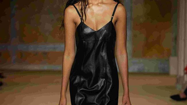 12 Koleksi Terbaru Coach untuk Musim Semi 2024 di New York Fashion Week ...