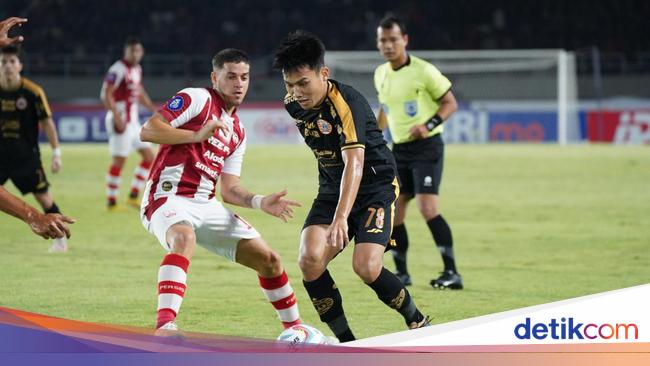 Persis Vs Persija: Macan Kemayoran Ditahan 10 Pemain Laskar Sambernyawa Persis Vs Persija: Macan Kemayoran Ditahan 10 Pemain Laskar Sambernyawa