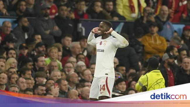 Zaha dan Welbeck, Dua Mantan yang Bikin MU Merana