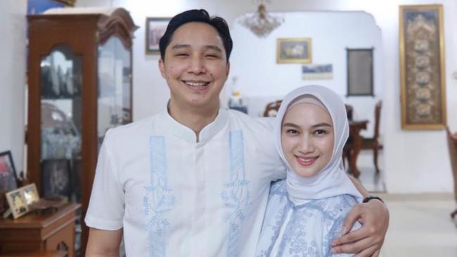 5 Potret Melody Eks JKT48 Bareng Suami yang Jarang Terekspose - Foto 1