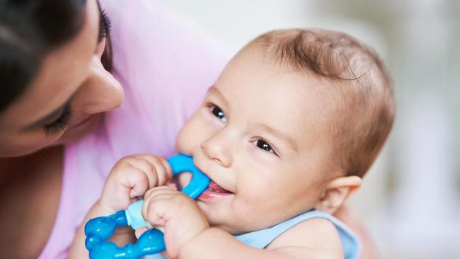 10 Rekomendasi Teether Bayi yang Aman, Estimasi Harga, Manfaat Beserta ...