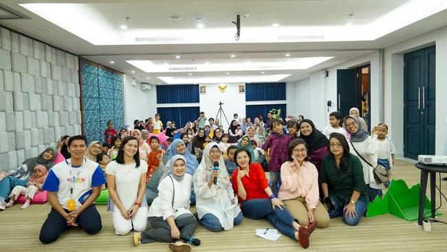 9 Potret Antusiasme Si Kecil Bersiap Dengarkan Dongeng di Acara ...