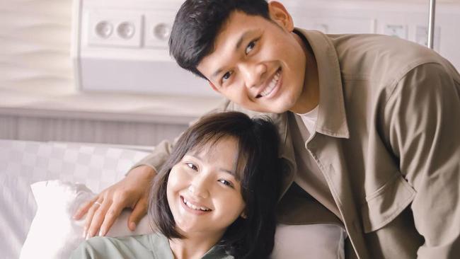 7 Potret Kebahagiaan Kiper Timnas Muhammad Riyandi & Selebgram Anya ...