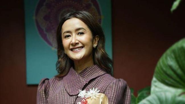 Rahasia Awet Muda Widi Mulia, Istri Dwi Sasono yang Tetap Cantik di ...