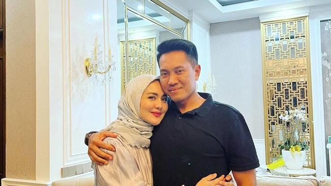 7 Potret Mesra Juliana Moechtar & Suami Perwira TNI, Sampat Terhalang Restu Sebelum Menikah - Foto 4