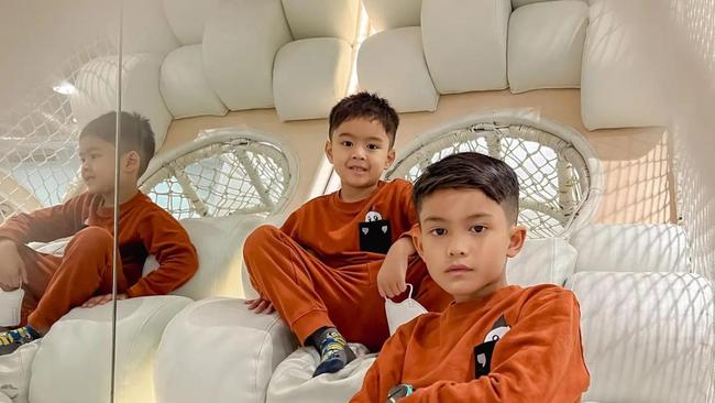 7 Potret Putra Sulung Revalina S Temat Berparas Ganteng Sejak Kecil - Foto 1