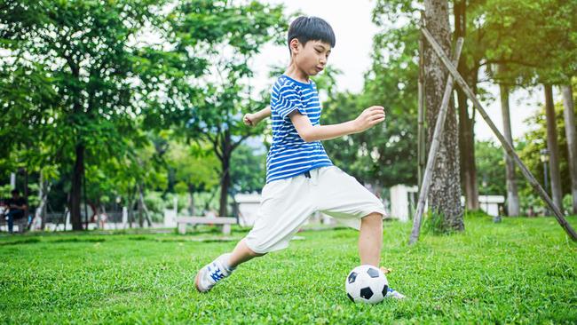 3 Tips Ajarkan Anak Bermain Sepak Bola Menurut Pelatih Timnas U-17