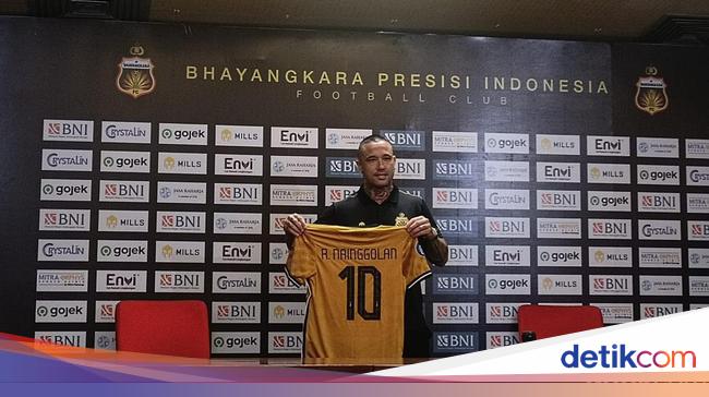 Bhayangkara FC Kontrak Radja Nainggolan Rp 5 Miliar Bhayangkara FC Kontrak Radja Nainggolan Rp 5 Miliar