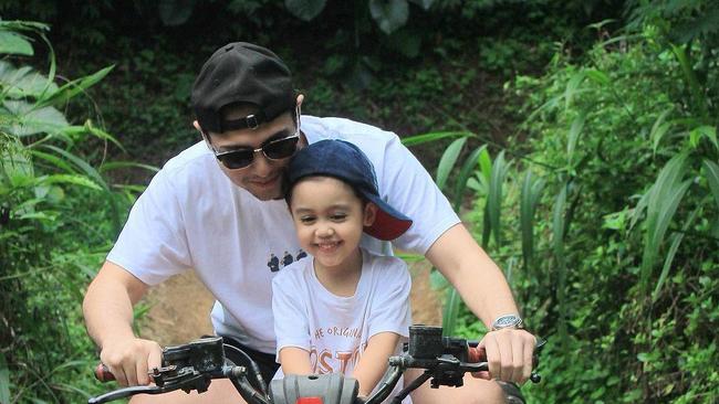 7 Potret Tampan Kazeem, Putra Rifky Balweel dan Biby Alraen yang ...