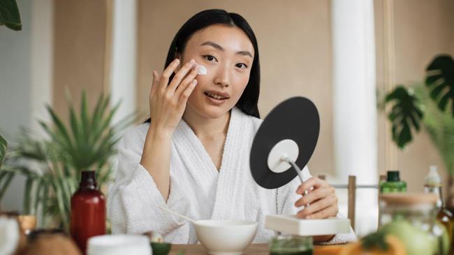 5 Cara Membuat Masker Madu untuk Merawat Kulit Wajah, Mudah Dibuat ...