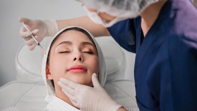 Jangan Sembarangan, Ketahui Bahaya Suntik DNA Salmon untuk Kulit