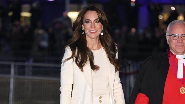 Inspirasi Outfit Natal Elegan ala Bangsawan Eropa, Mulai dari Kate ...